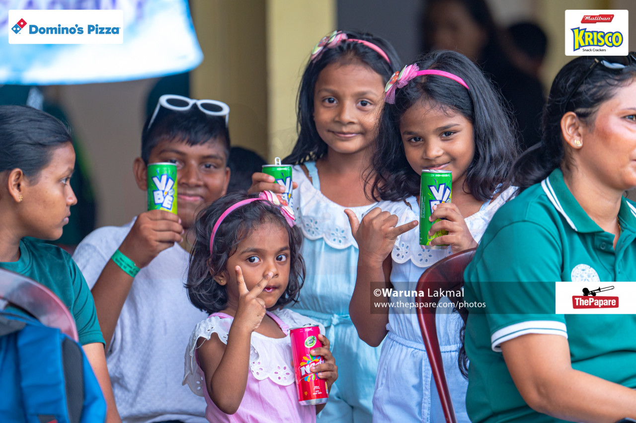Fan Photos - St. Benedict’s College vs Wesley College - Day 1 - Cartman ...
